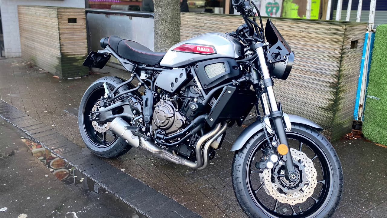 Yamaha XSR700 First Ride Review - YouTube
