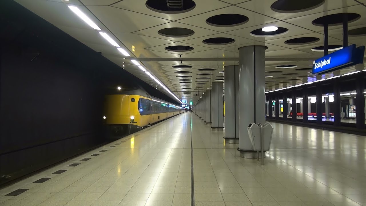 Diverse NS treinen op station Schiphol Airport | 2 februari 2015 - YouTube