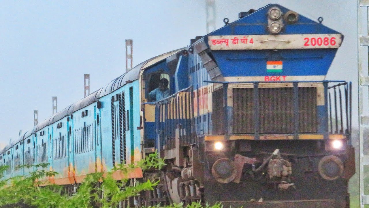 Humsafar Express with beautiful track sound #humsafar #greenary #diesel ...