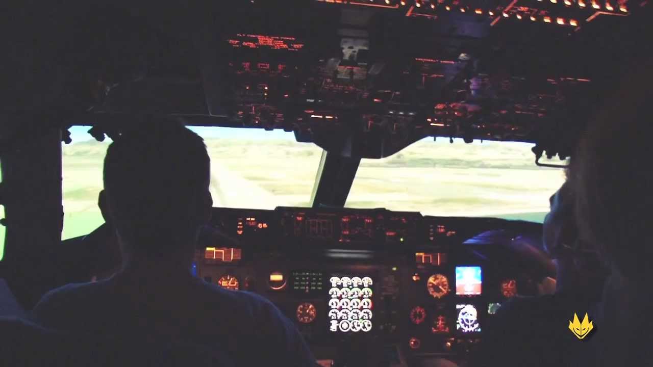 Private Tour of the Kalitta B747-200 Flight Sim - YouTube