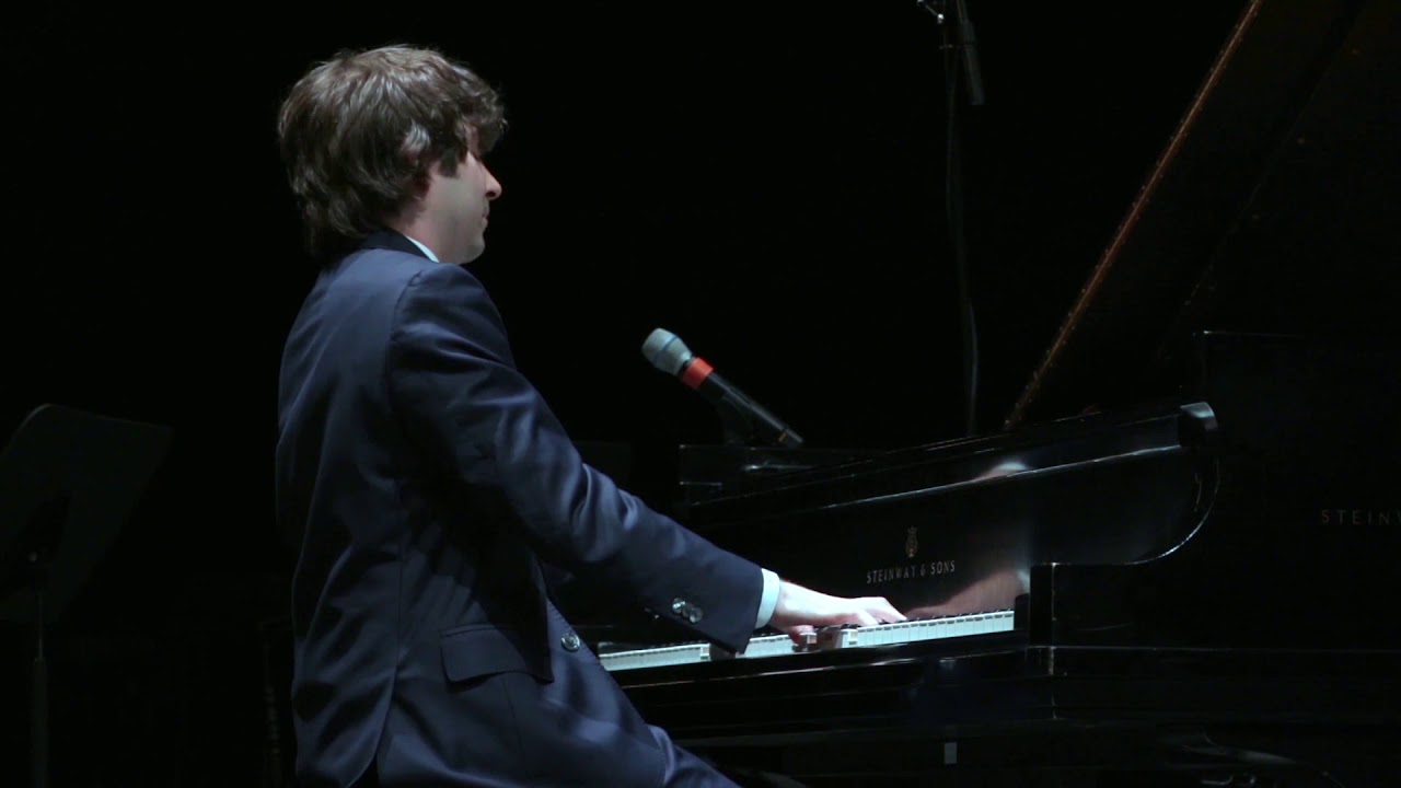 Alejandro de la Garza in Concert - Pianoman (B. Joel and arrangement by ...