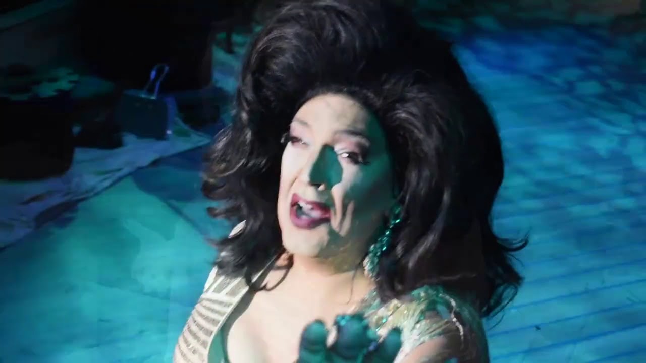 Danny Hoskins does DRAG! - YouTube