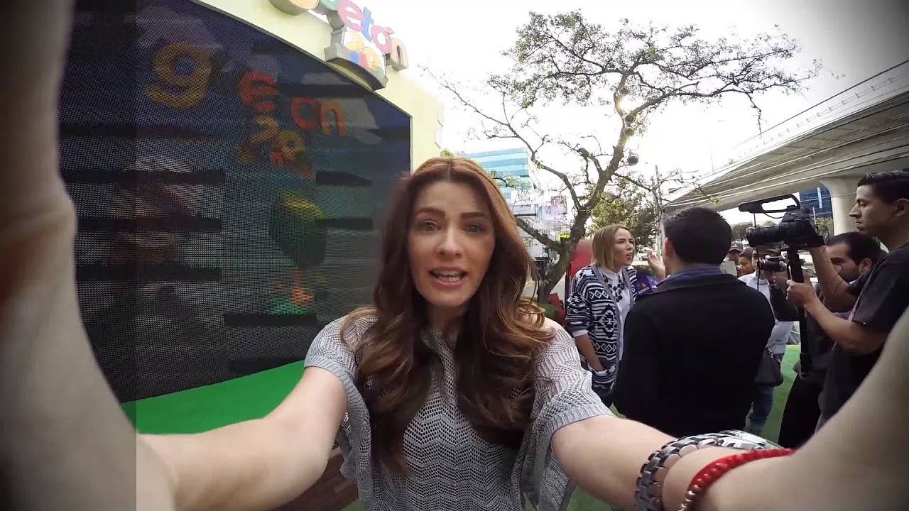 Juguetón 2014 - Ale Lazcano regala sonrisas - YouTube