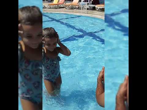 Elif Ece ve Yavuz Ali mini aqua havuz da çok eğlendi