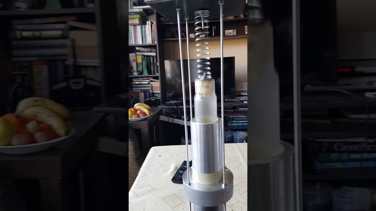 Free piston stirling engine - YouTube