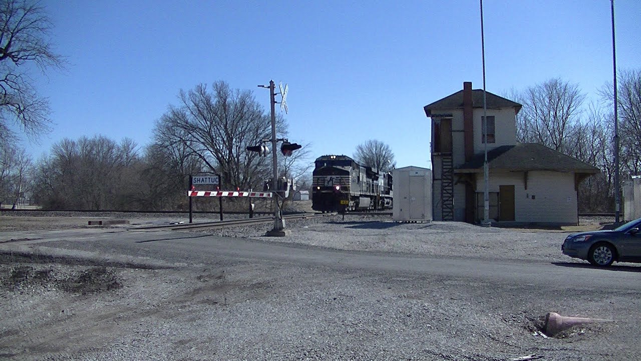 HD: 2/26/14 NS 224 and NS 749 in central Illinois - YouTube