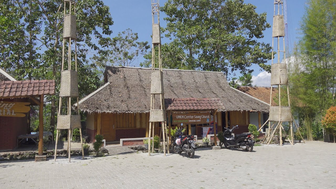 MENIKMATI DESA WISATA SAUNG CIBURIAL - YouTube