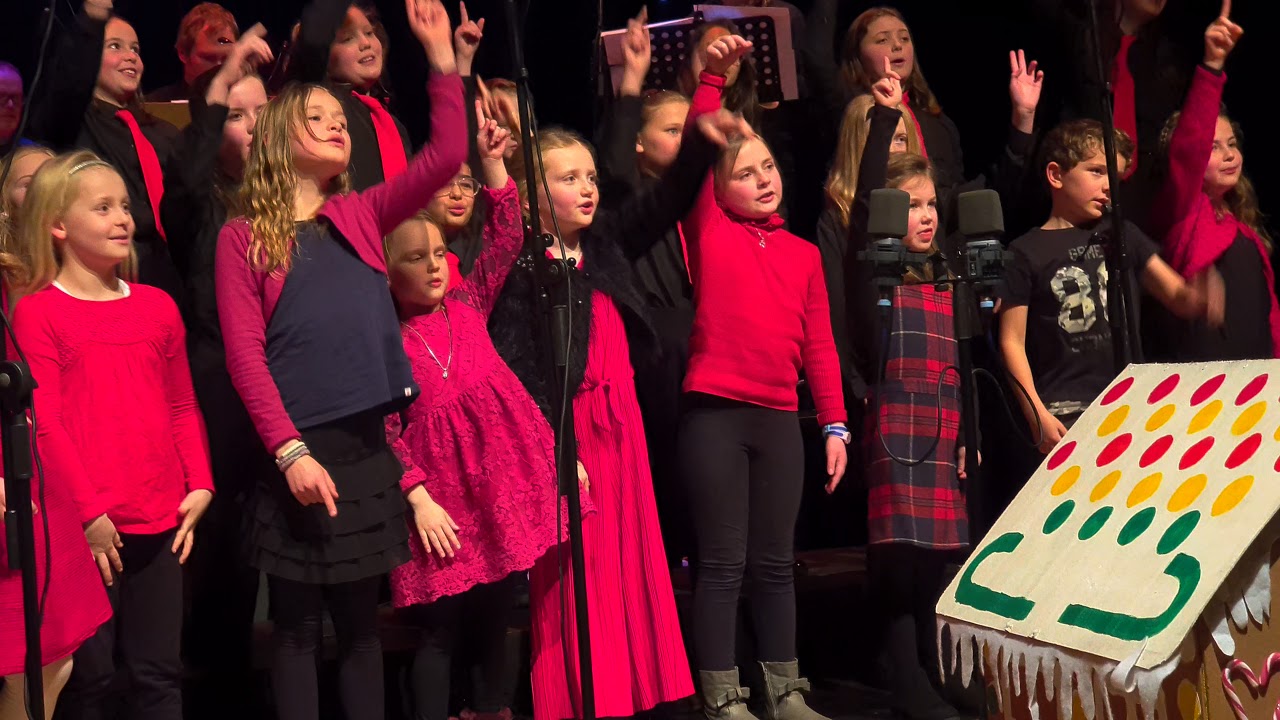 Westport Children's Choir. "Candy Covered Gingerbread House".11.12.2019 ...