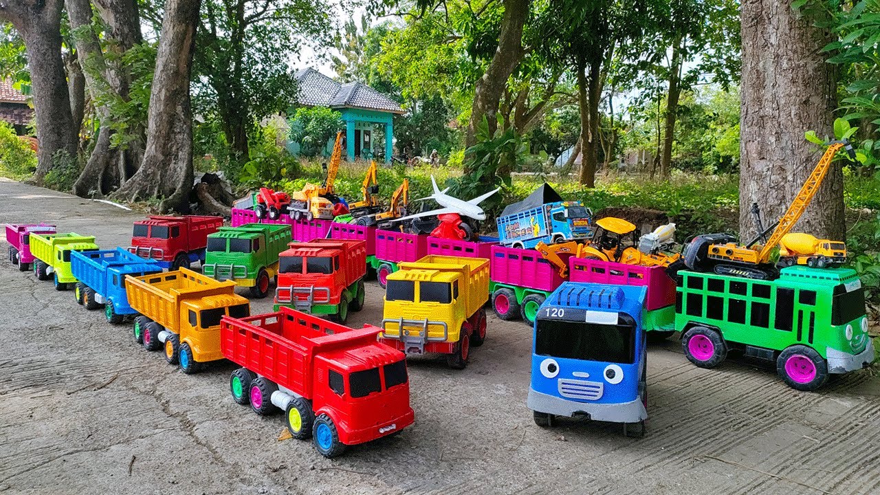 Mobil Truk Tronton Tayo Panjang Penuh Mobil Mobilan, Truk Molen, Crane ...