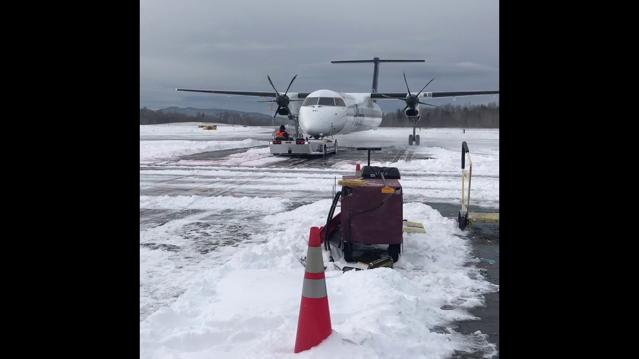 JBT's LEKTRO snow pushback. - YouTube