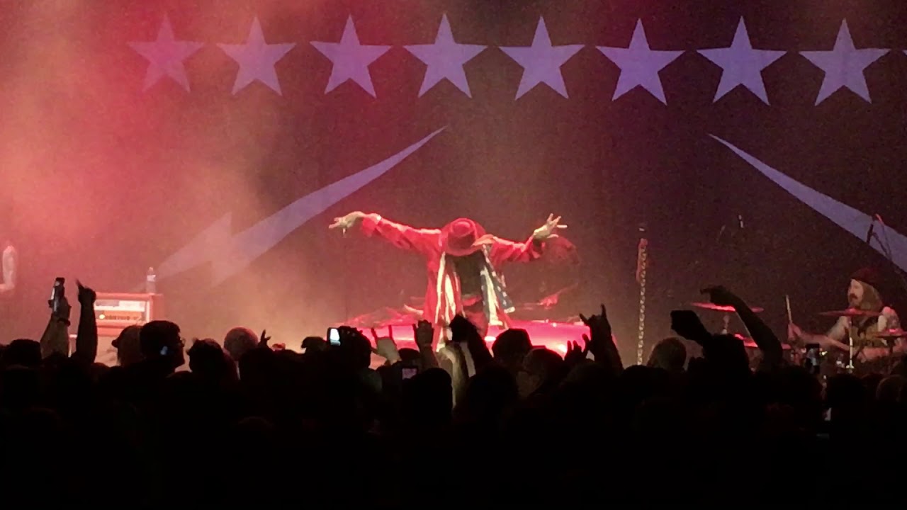 Yelawolf - Catfish Billy live Fillmore Detroit 2017 - YouTube