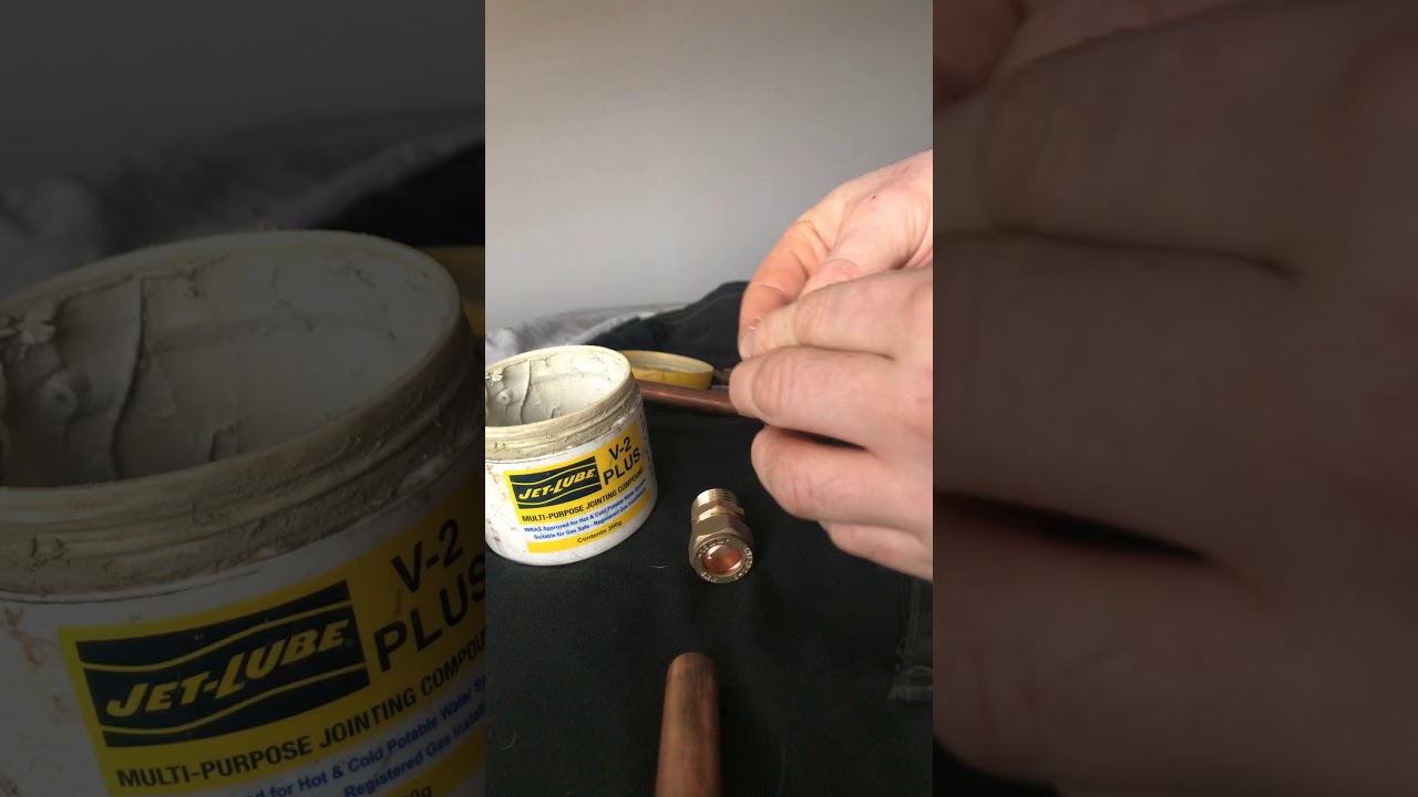 How to make up Plumbing compression pipe joint - YouTube