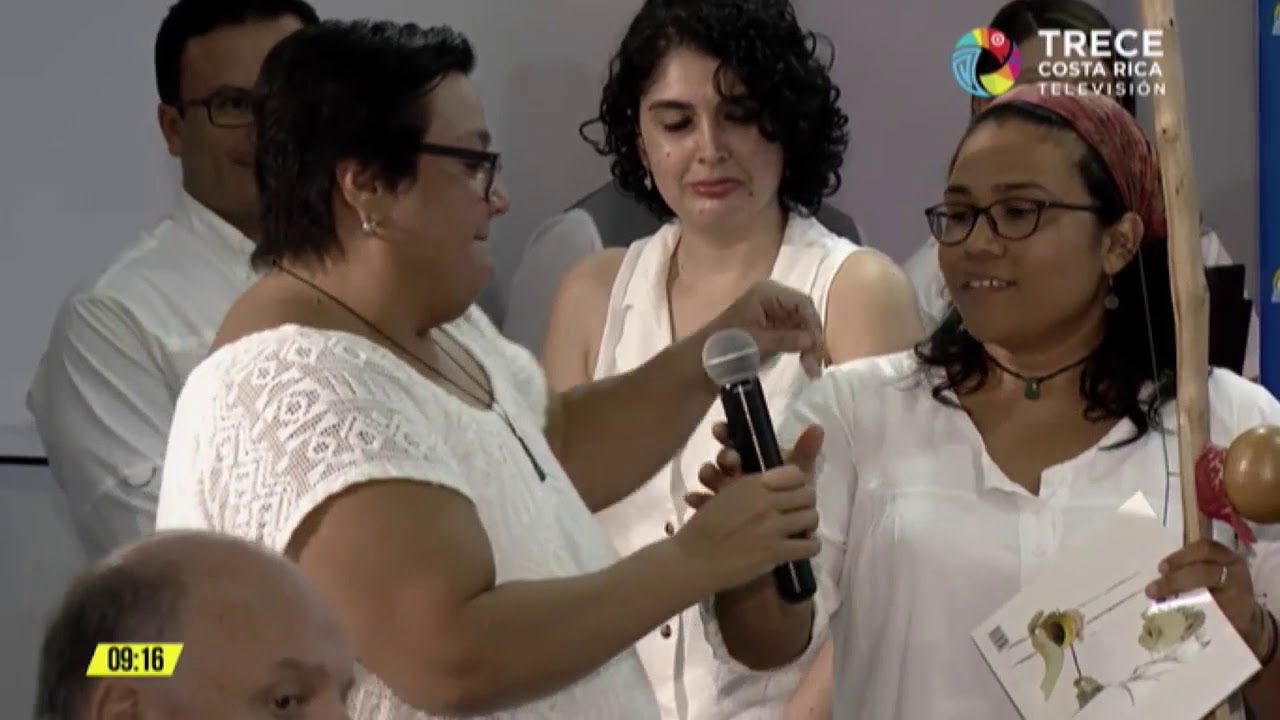 Instrumento musical con Quijongo - YouTube