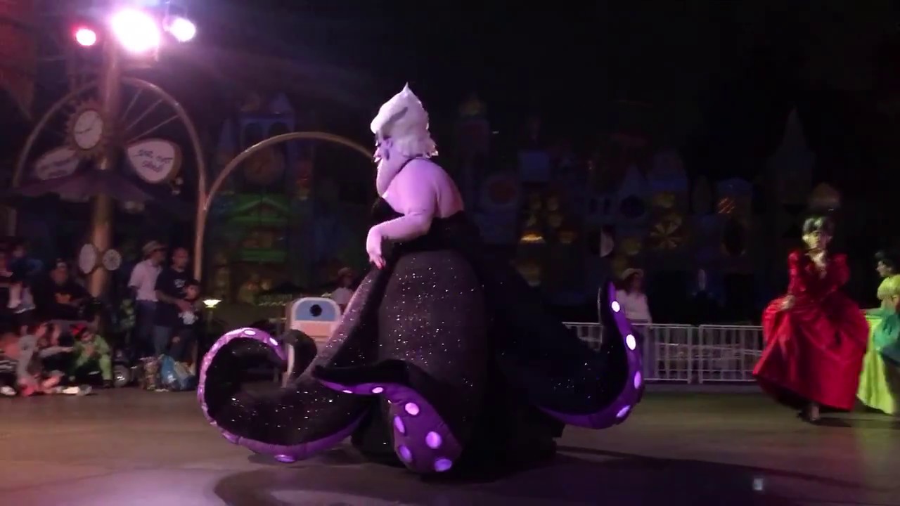 Ursula Leads Disney Villains Frightfully Fun Parade Mickey's Halloween ...