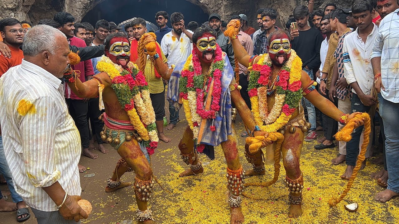 Potharaju beating at Golconda | Golconda Bonalu 2022 | Potharaju Dance ...