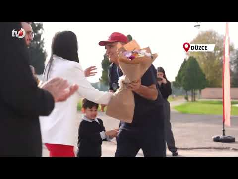 Yürüyüşü İle Fenomen Olan Öğretmene Sürpriz