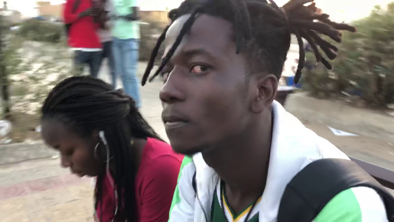 Regardez le regard bizarre du mec🤦🏾‍♂️ - YouTube