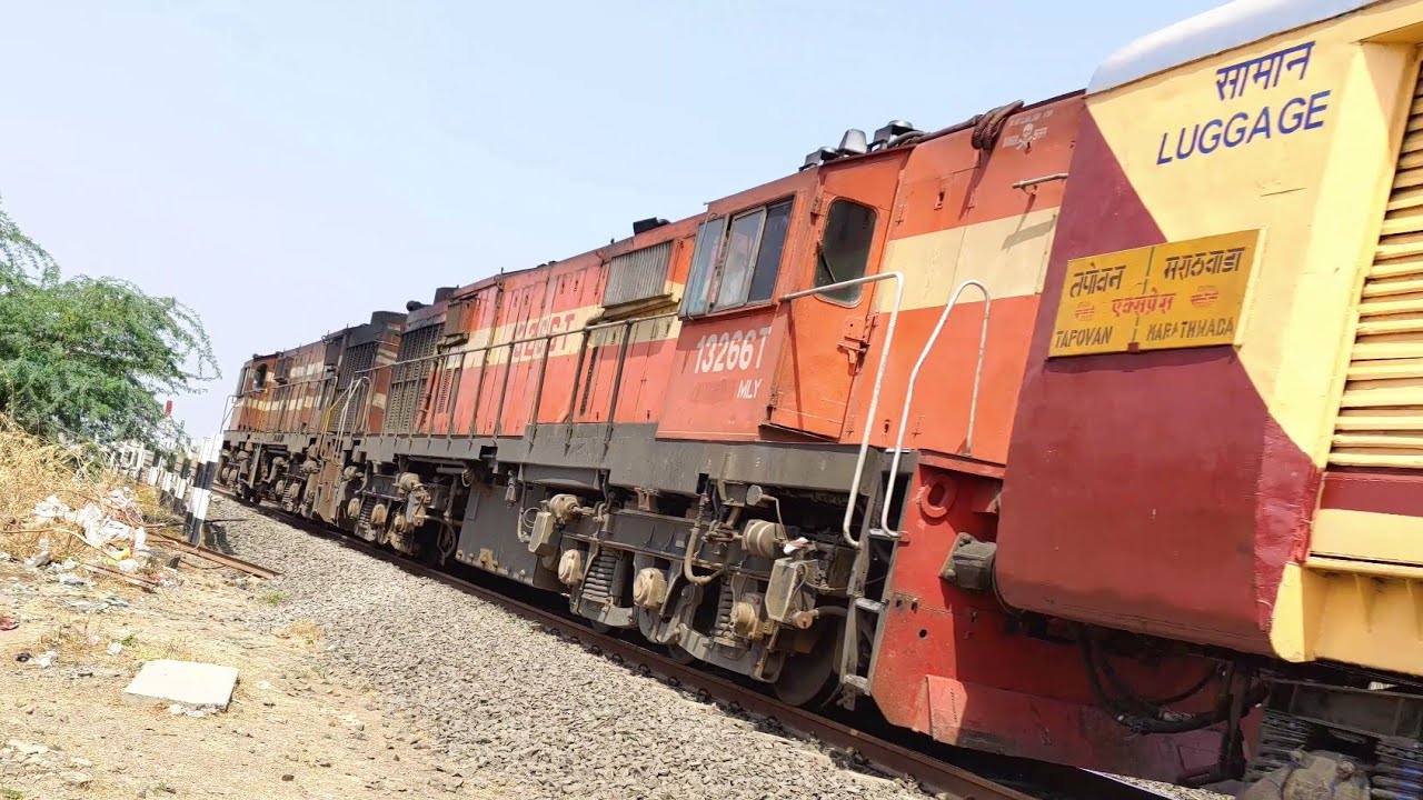 Tapovan Express Arrival with Moula Ali WDG3A Locomotive | Nanded ...
