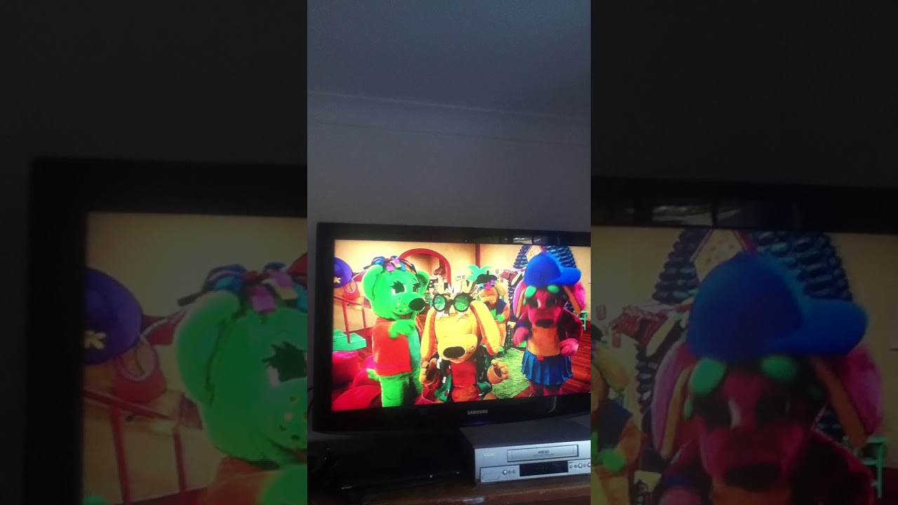 Raggs Playtime At The Beach Pido Says Flea - YouTube