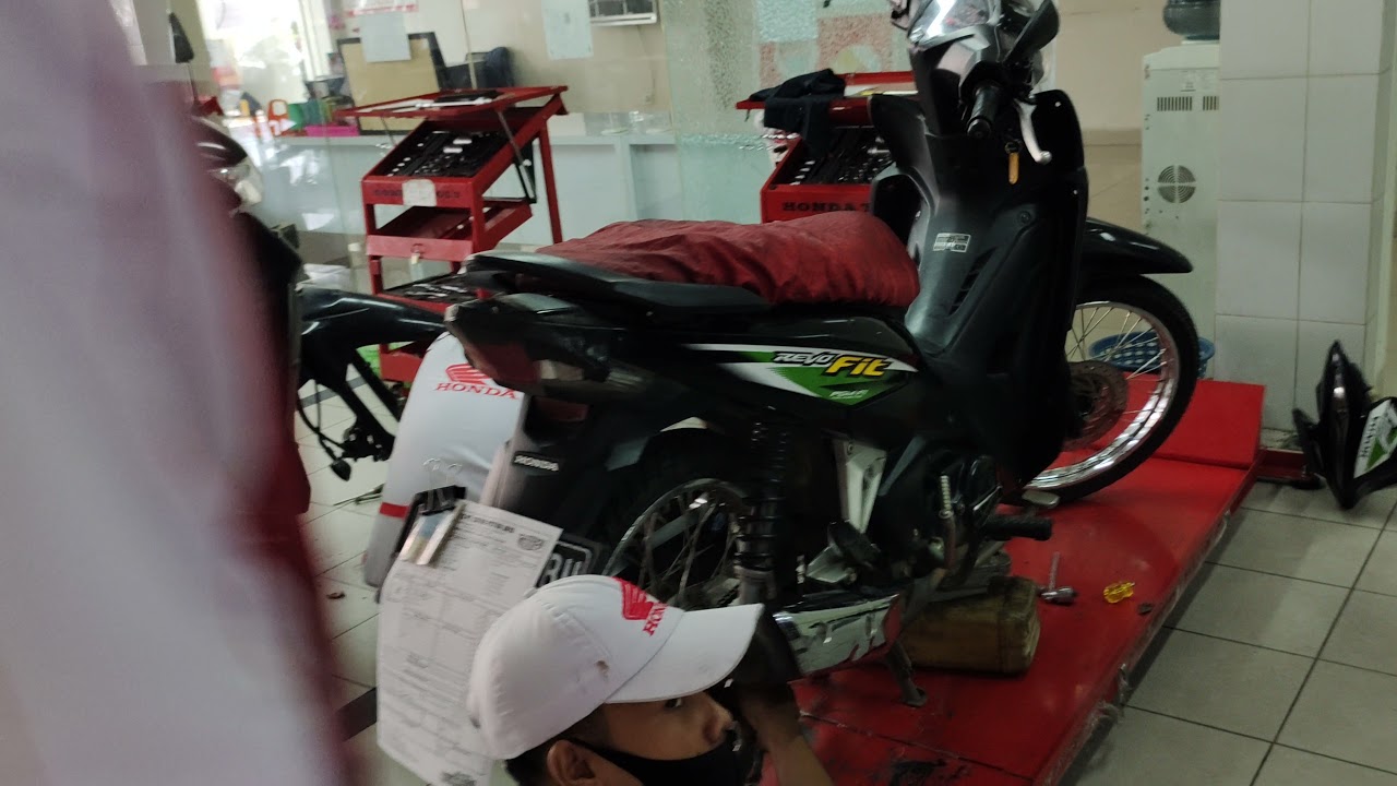 SERVIS HONDA REVO VIT - YouTube