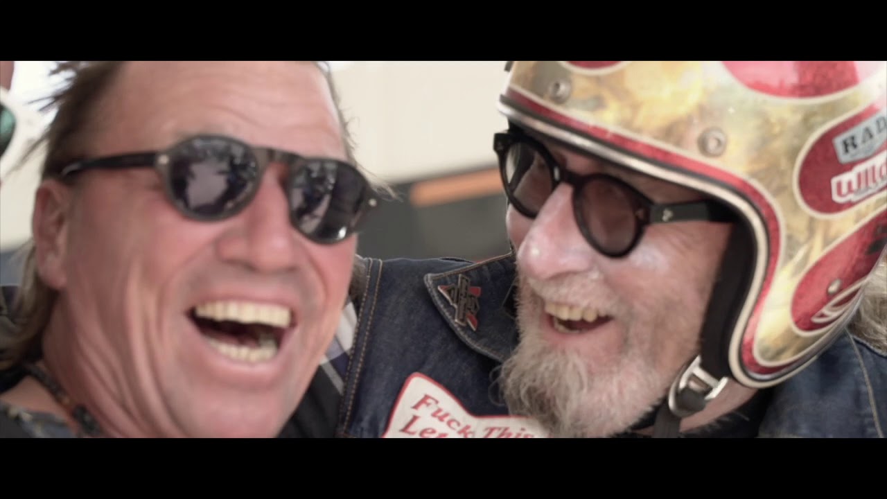 ZCR le clip officiel des zombies runners ZOMBIE CHOPPER RUN - YouTube