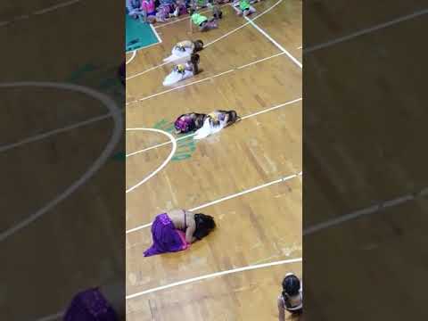 Nenas bailando arabe