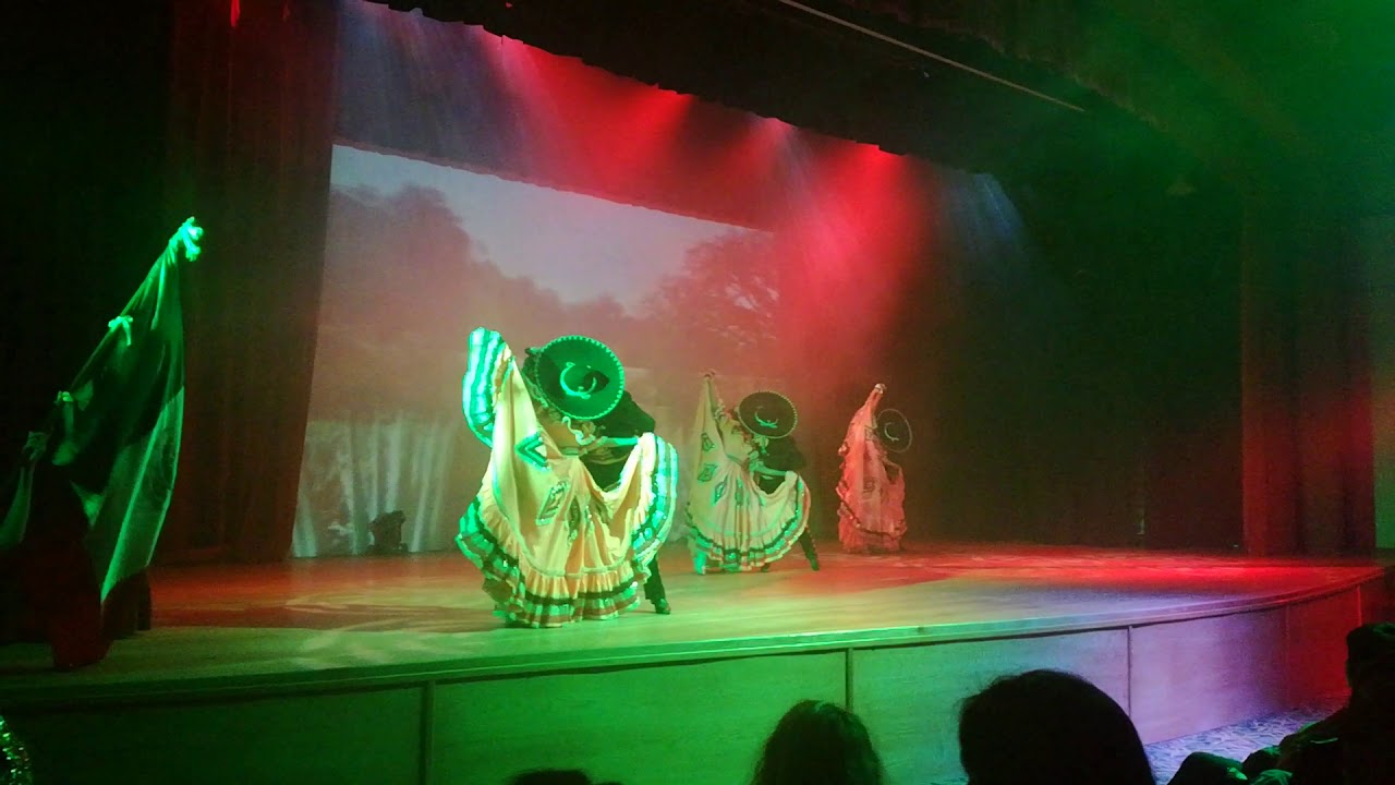 Mexican Show / Hotel Seadust Family Resort Cancún - YouTube
