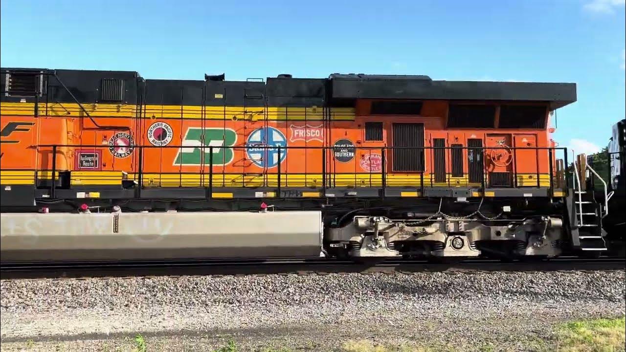 2 Rare Locos (BNSF 25th Anniv & Montana Rail Link) cruise by Somonauk IL - YouTube