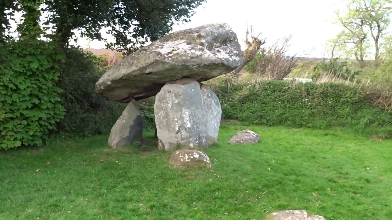 Amazing Neolithic (3000 BC) 13 ton capstone Carreg Coetan Arthur Burial ...
