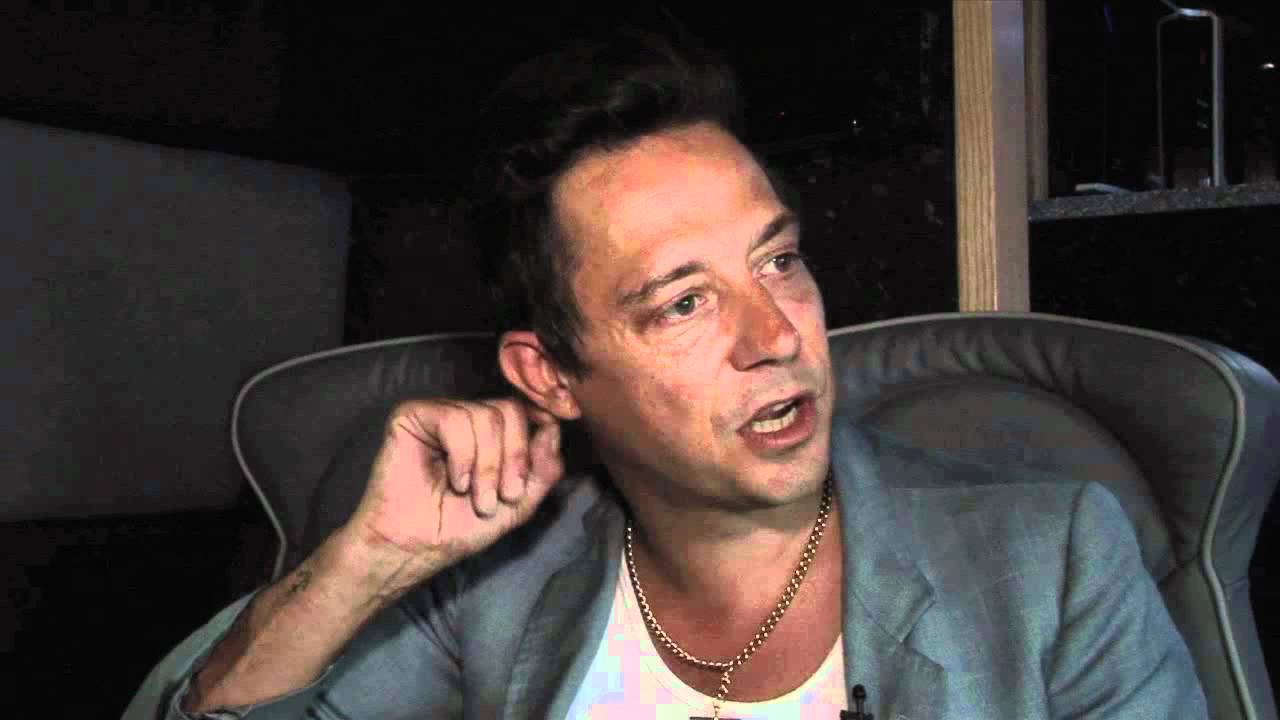 The Kills interview - Jamie Hince (part 1) - YouTube