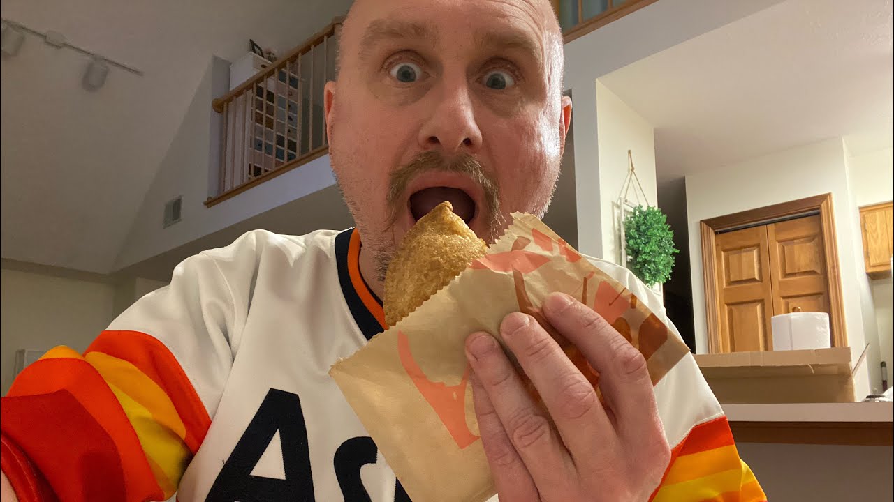 NEW Taco Bell Cheesy Chicken Crispanada (My Review)!!! - YouTube