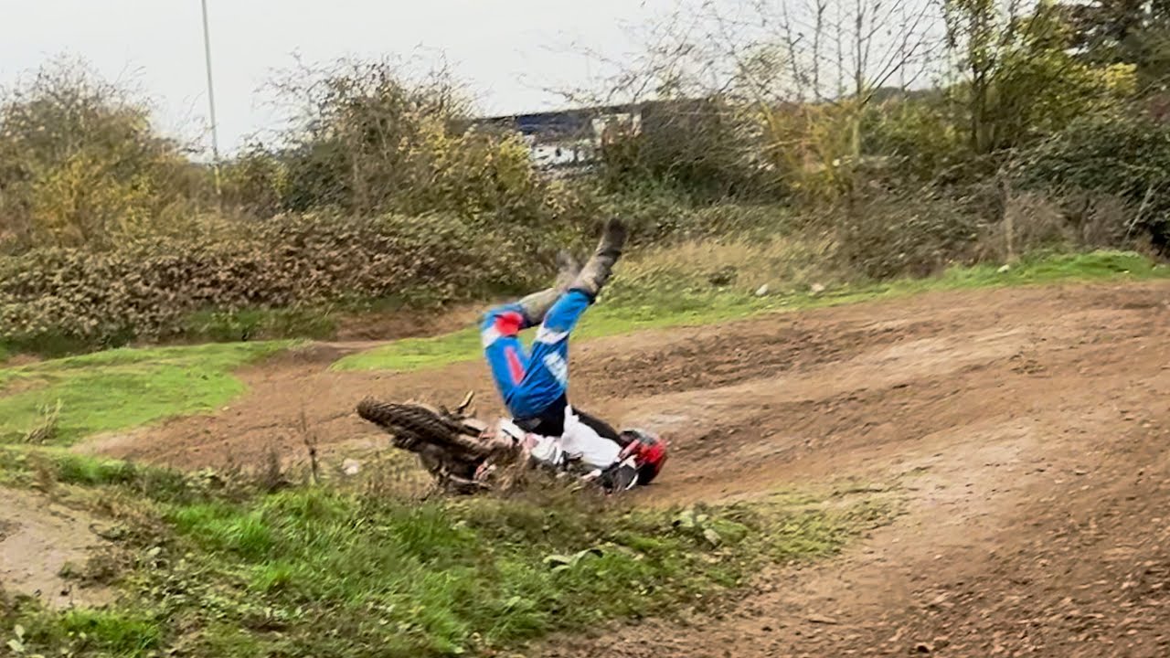 Big Crash At The Pitbike Track !! 160cc Stomp vs 125cc Dirtbike ...