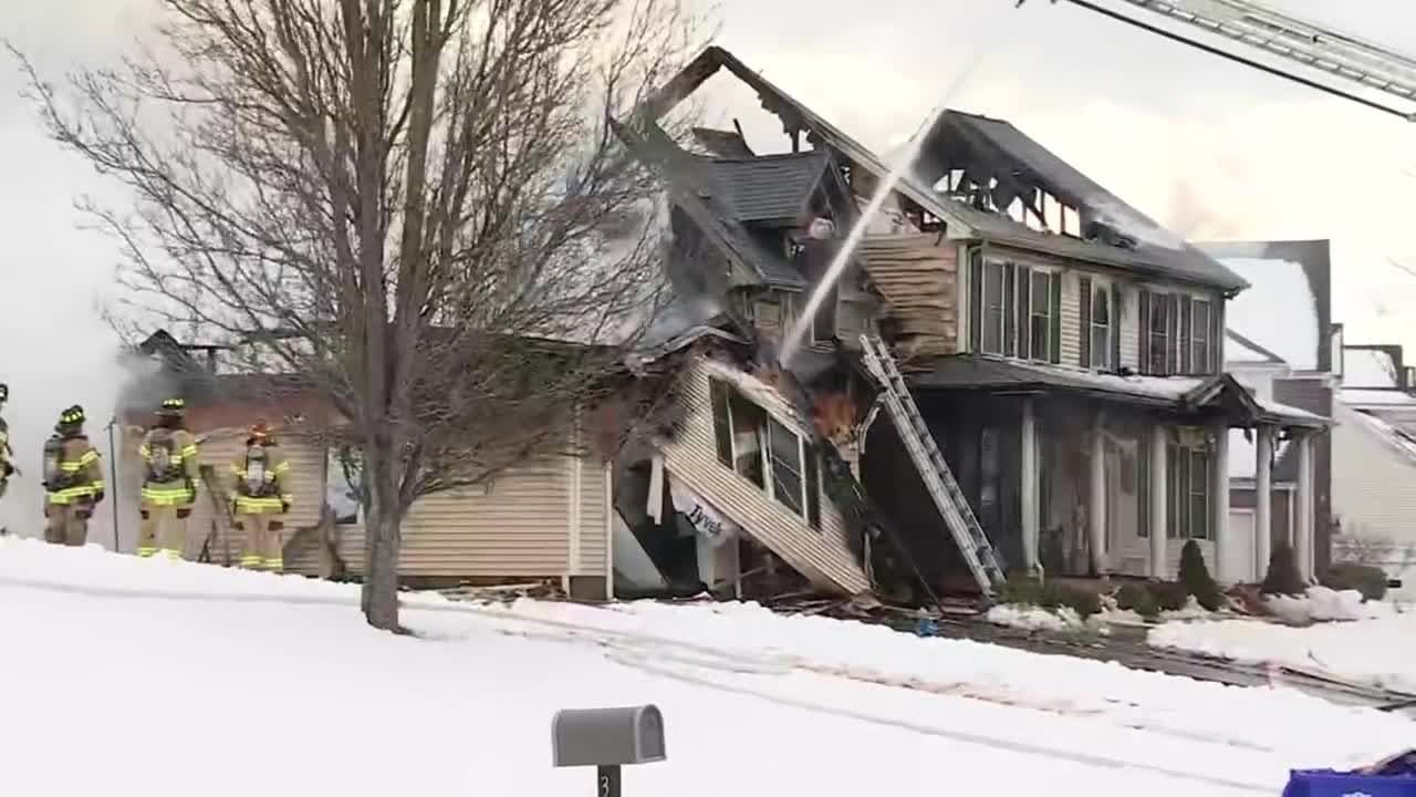 RAW VIDEO: Middletown crews respond to 2-alarm house fire - YouTube