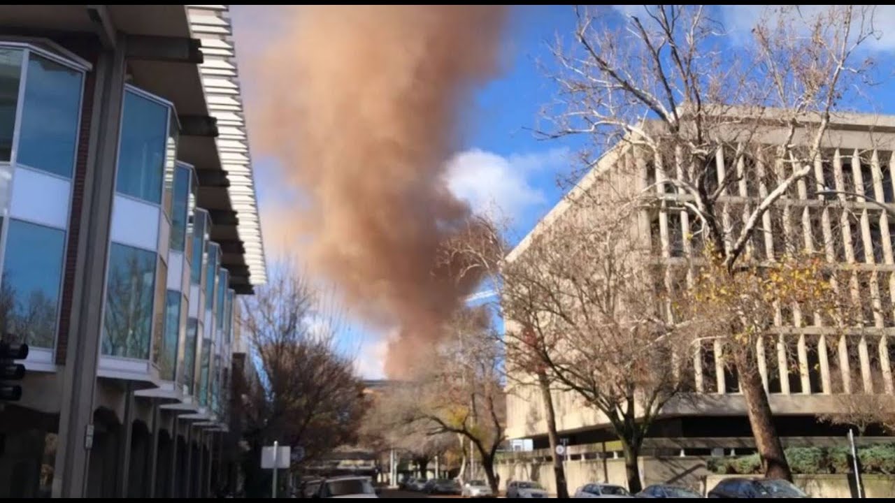Smoke From SMUD Substation Fire In Downtown Sacramento - YouTube