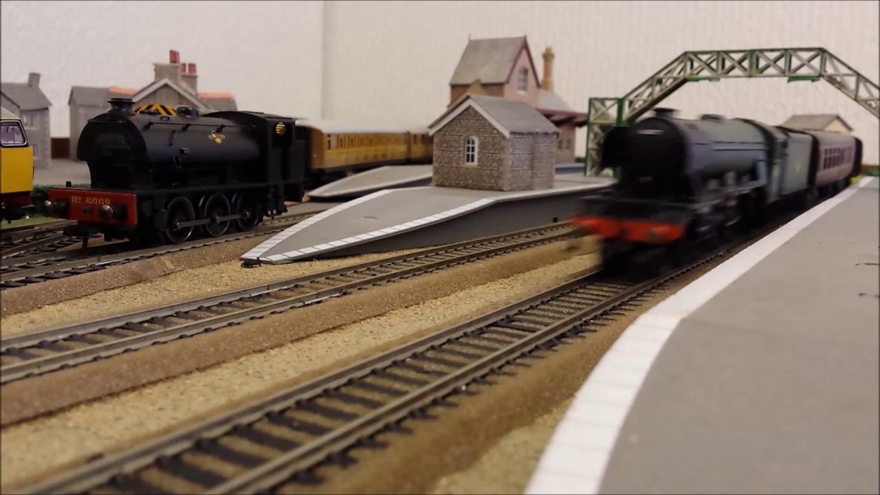 Hornby R2342 BR 4-6-2 Class A3 'The White Knight' No. 60077 DCC Ready ...