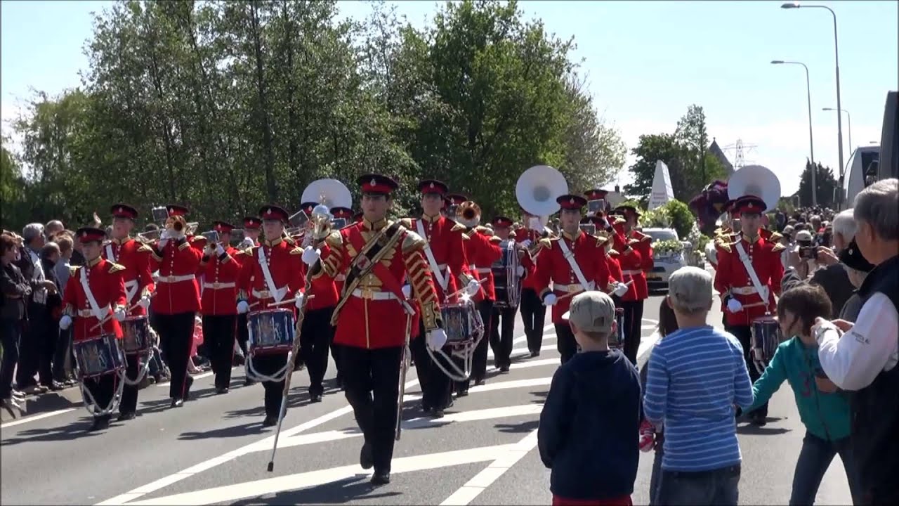 Flora Band Rijnsburg - Bloemencorso 2014 - YouTube