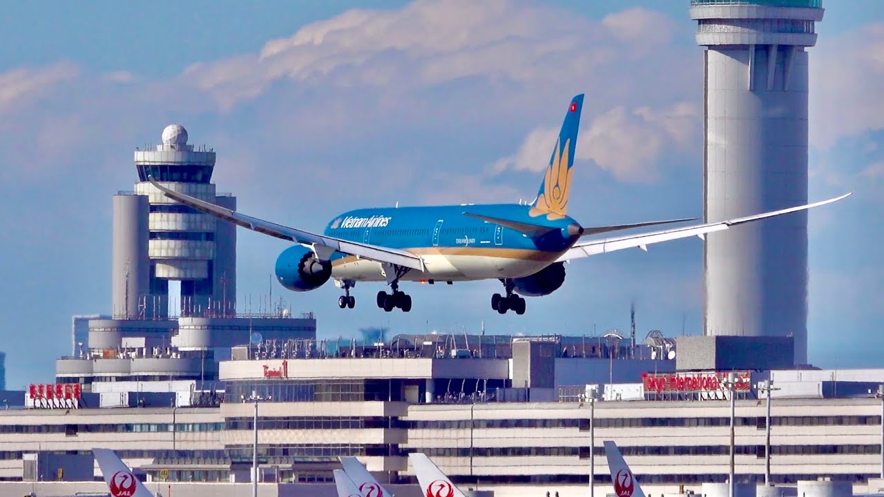 🇯🇵 ️22 Minutes TOKYO Plane Spotting | Arrivals at HANEDA International ...