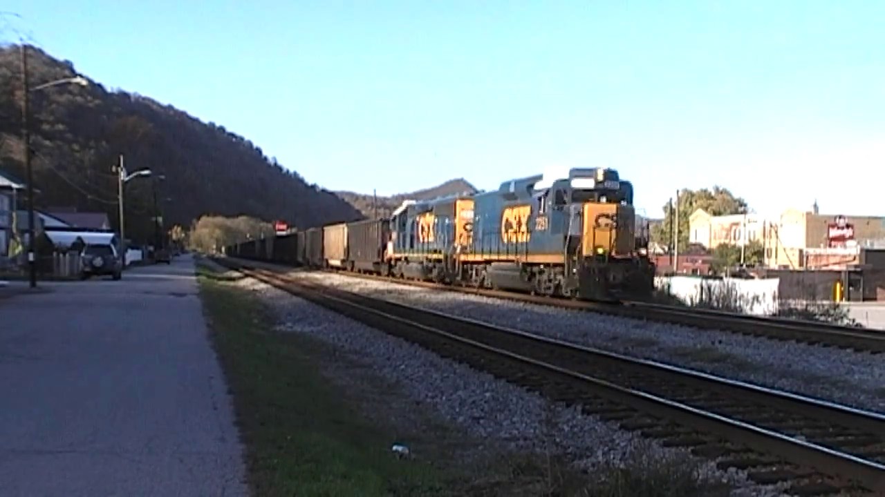 Road Slug On The Mainline. CSX 2251 Leads A Coal Empty. - YouTube