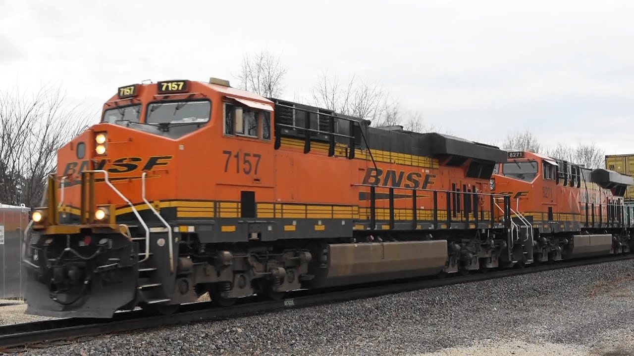 Two BNSF Stack Trains Near Osborn, IL 3/30/2022 - YouTube