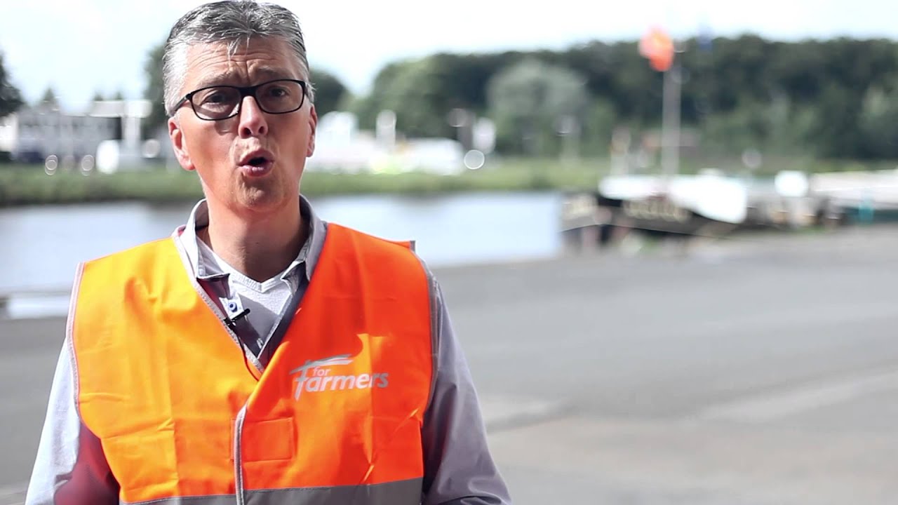 Productie VIDA biggenvoer bij ForFarmers in Lochem - YouTube