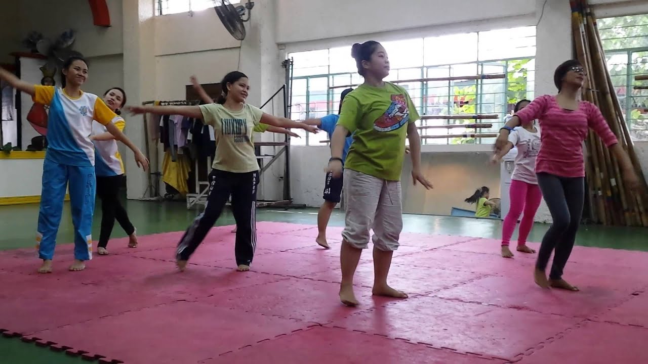 Teatro Rizalia Girls dancing "Panderetas" (BEFORE the rehearsal) - YouTube