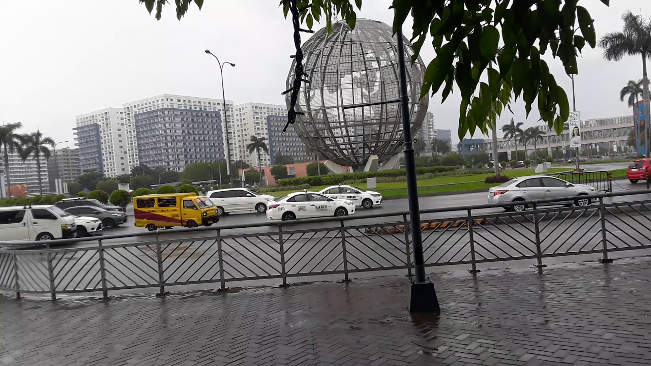 Lots of rain at Mall of Asia - YouTube