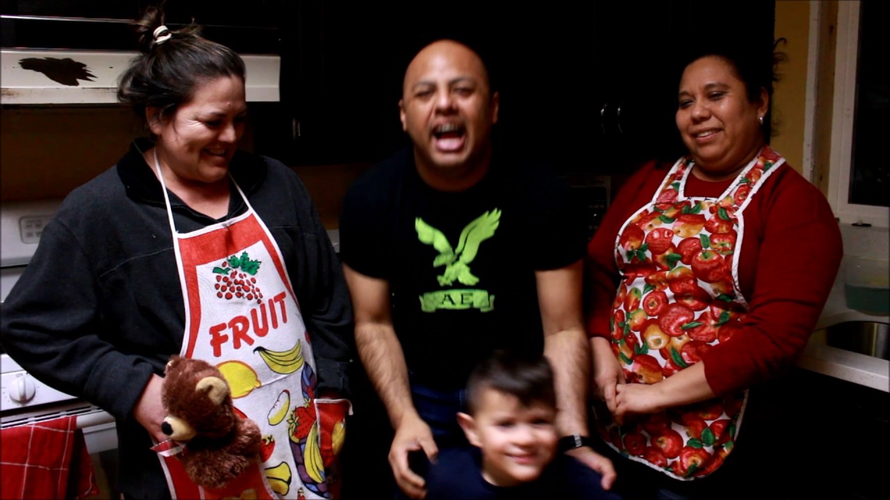 ACA ENTRE NOS CON ALEX MEXICAN MOM BE LIKE - YouTube