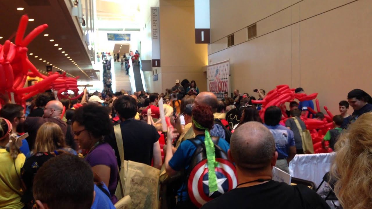 Balloon Popping at GenCon 2015 - YouTube