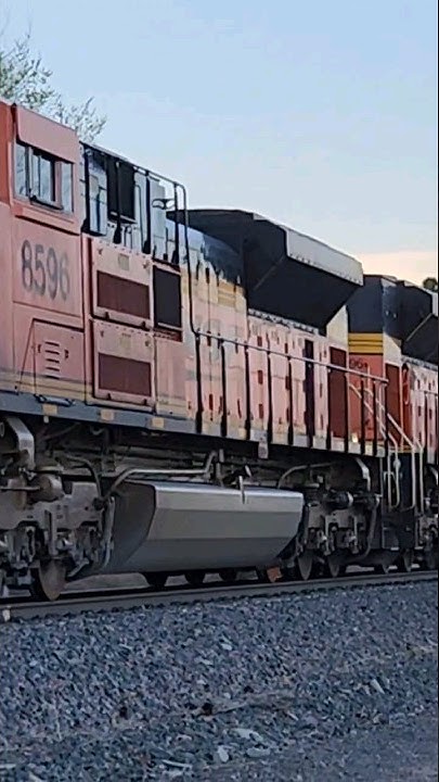 SD70ACe Duo Working hard on pushing a Coal! - YouTube