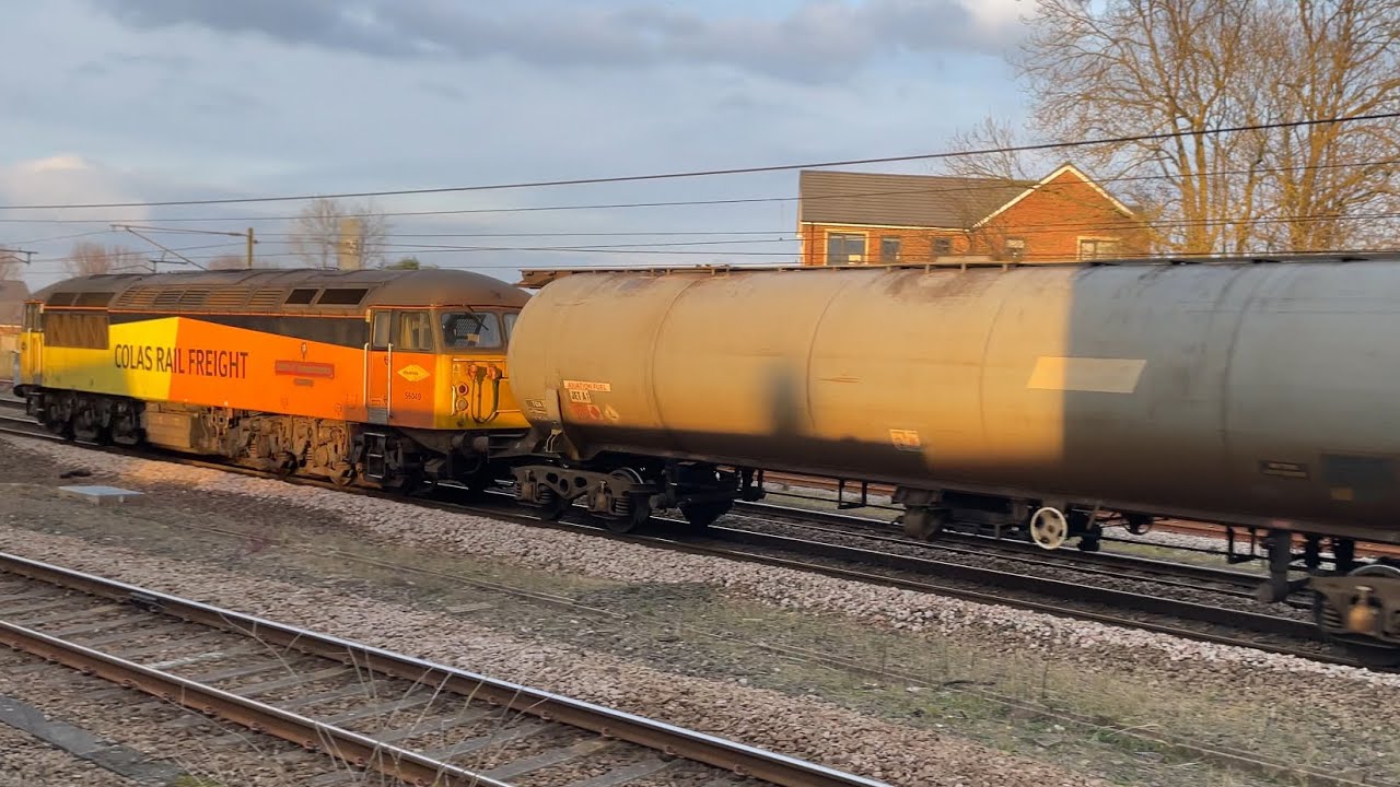 Colas Class 56049 with tankers pass Darlington on Sinfin Sidings to ...