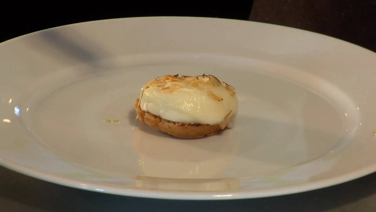 Restaurant Korensant Groninger Poffert met geitenkaas en honing.mov ...