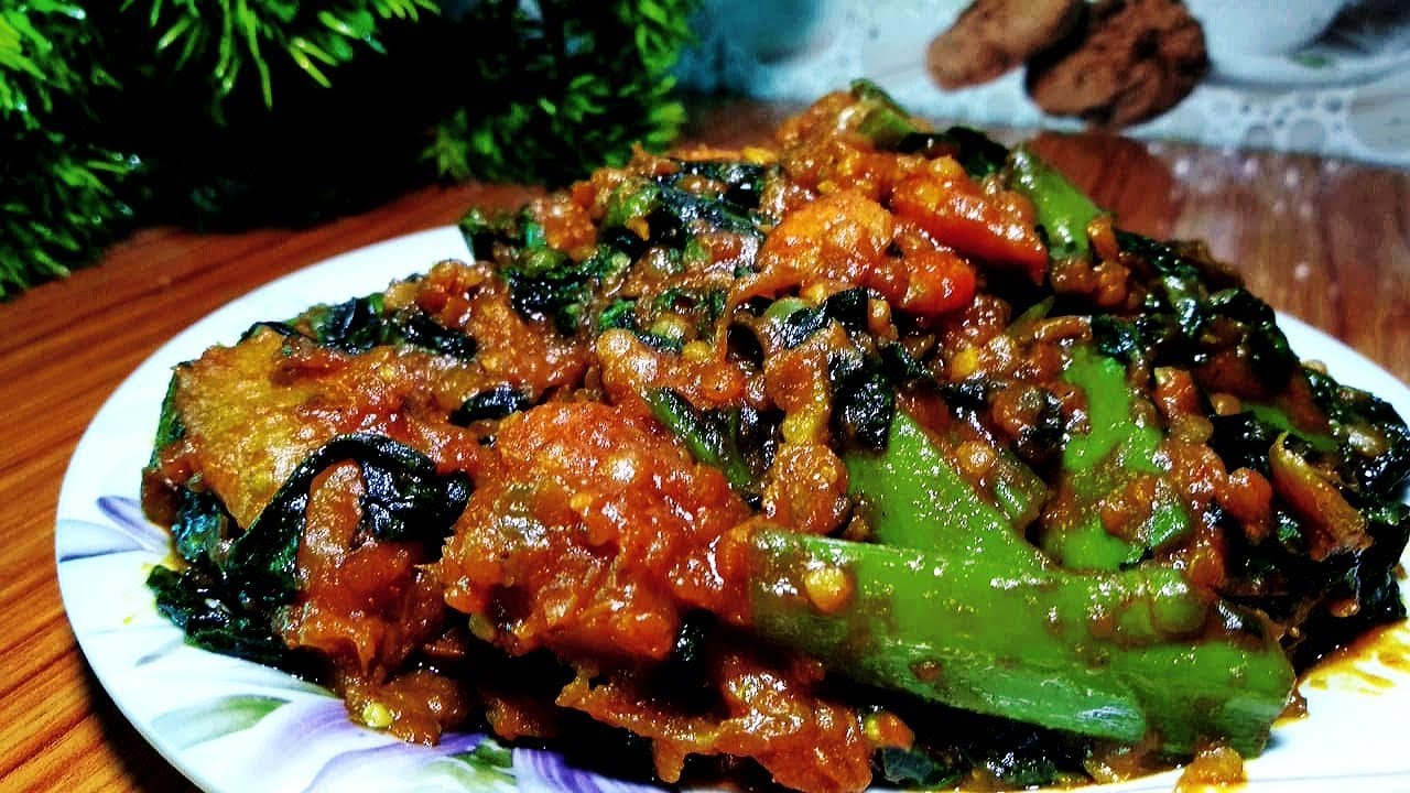 পুঁই চিংড়ি ঘন্ট। Malabar Spinach recipe with prawn। Chingri diye pui ...