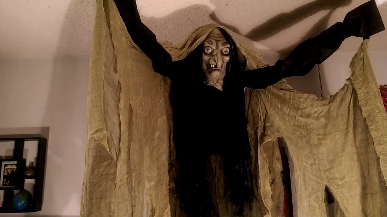 Halloween Prop Review: Hagatha the Towering Witch (Seasonal Visions ...