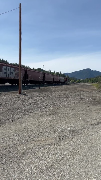 BNSF ES44C4 6655 as a DPU for a grain train in Easton#bnsftrains - YouTube